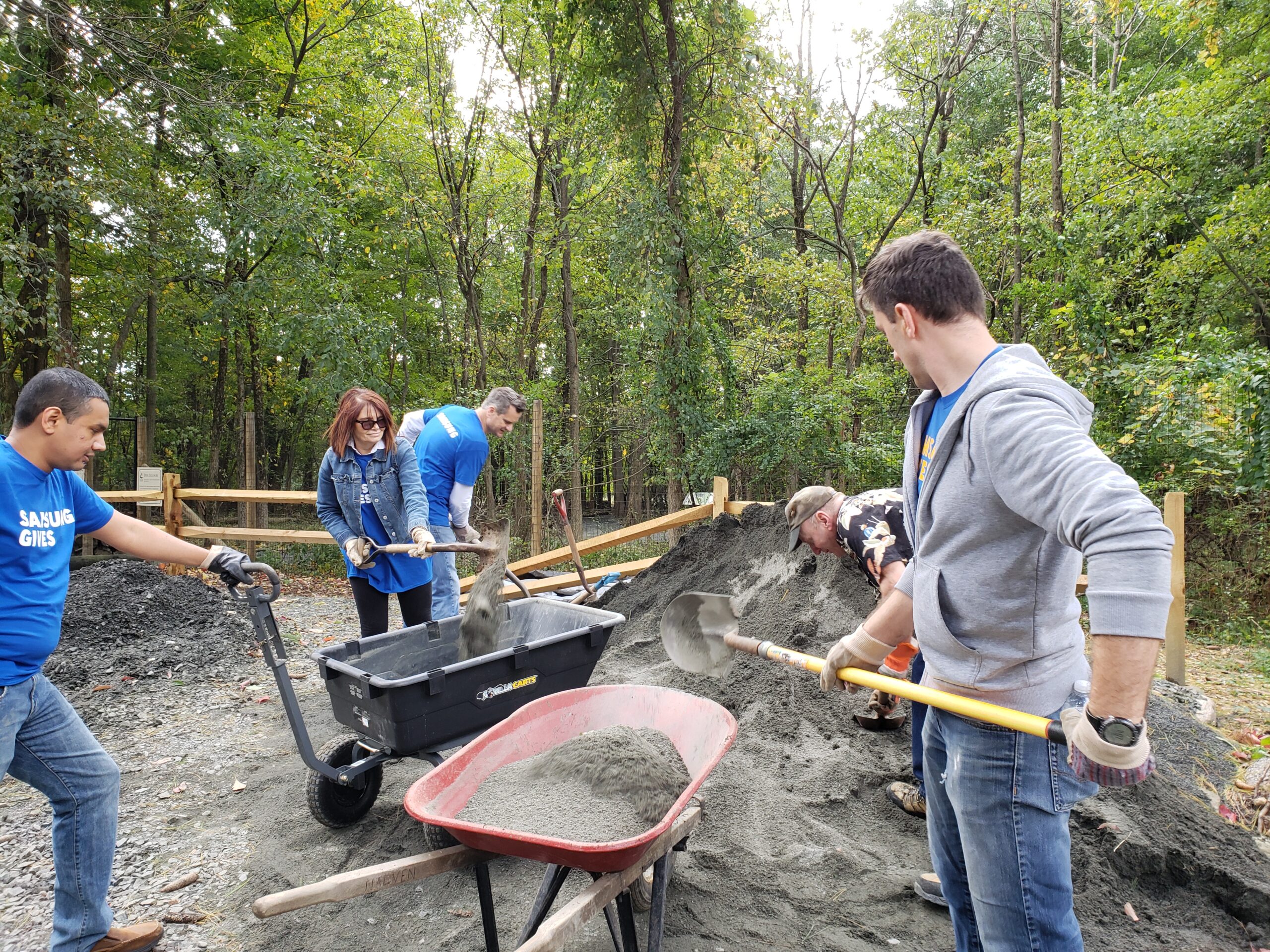 Samsung connecting communities and connecting lives - Sammy Fans