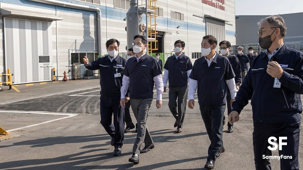 Chairman in action, Samsung Lee visits major partner DK industrial ...