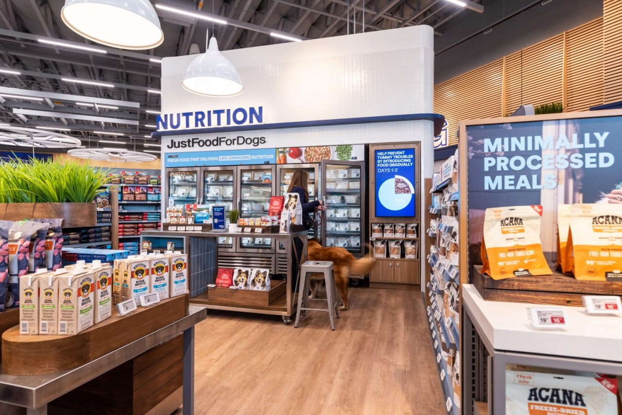Samsung displays are playing key role in Petco’s new pet care center ...