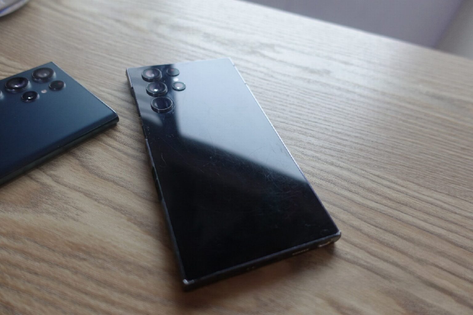 Unreleased Galaxy S22 Ultra with flat display emerges in prototype ...