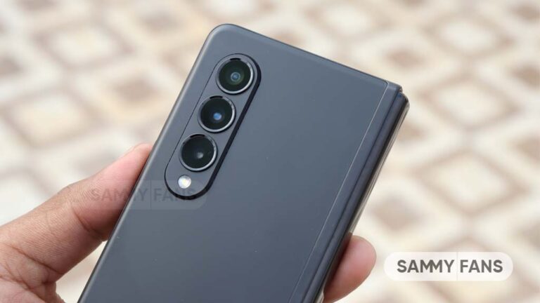 Angry consumer smashed his Galaxy foldable, due to Samsung? [Video ...