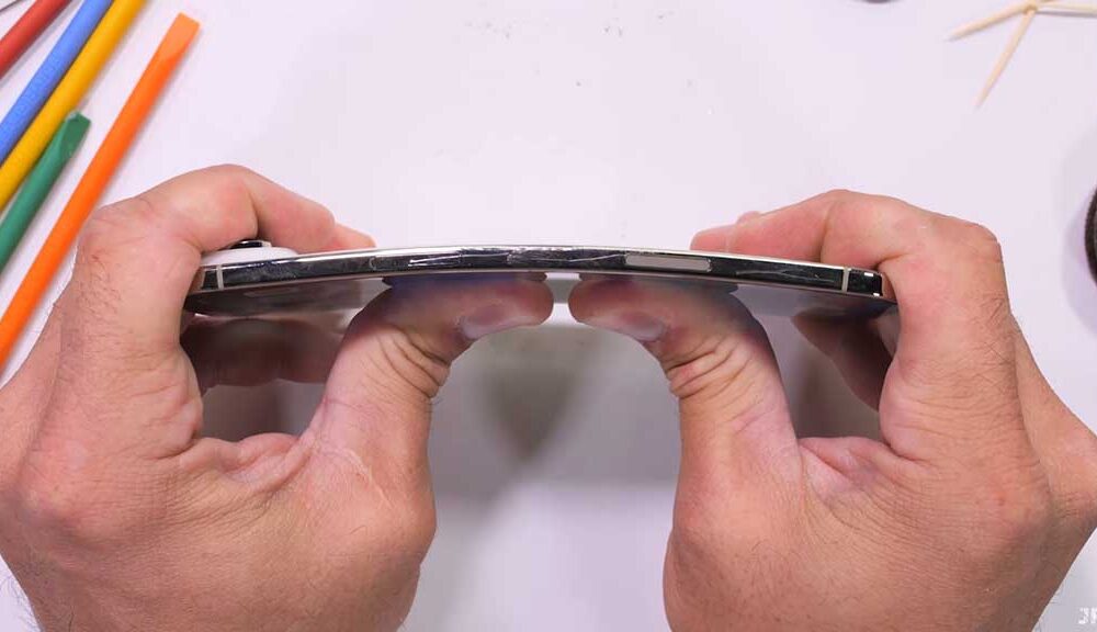 iPhone 17 Air bend test fuels Apple vs Samsung rivalry - Sammy Fans